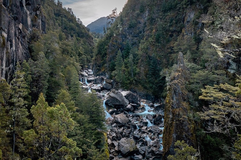 Mirador del Blanco y Río Blanco en Lago Puelo, Chubut. – A Dos Polos